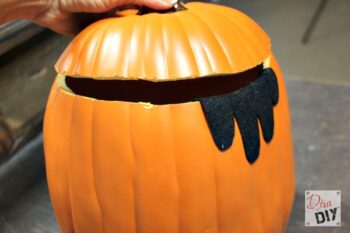 Kids Halloween Craft: How to Make a Peek-a-Boo Pumpkin